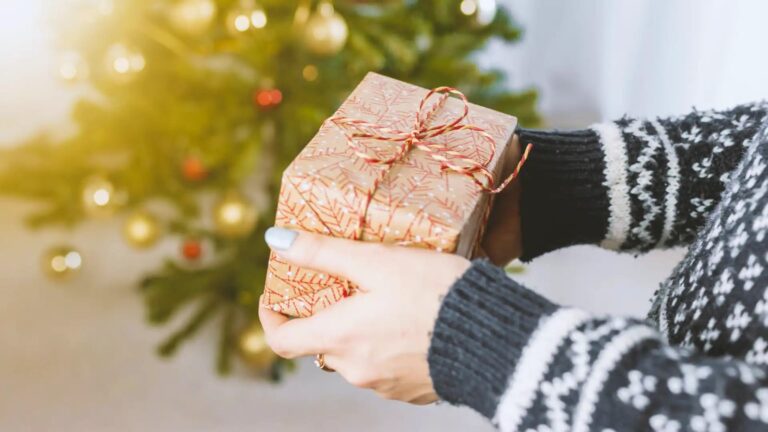 21 Holiday Gift Exchange Themes That Are Unique and Fun - Kiwi Box