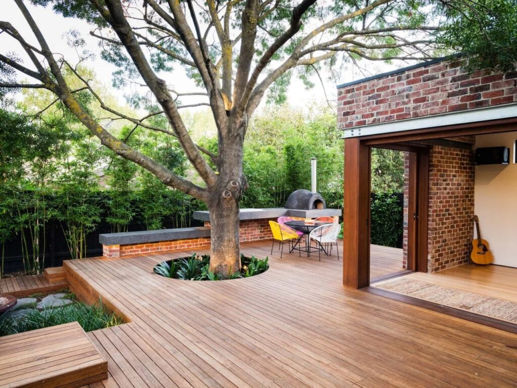 5 Simple Tips to Help You Build an Outdoor Deck - KiwiBox