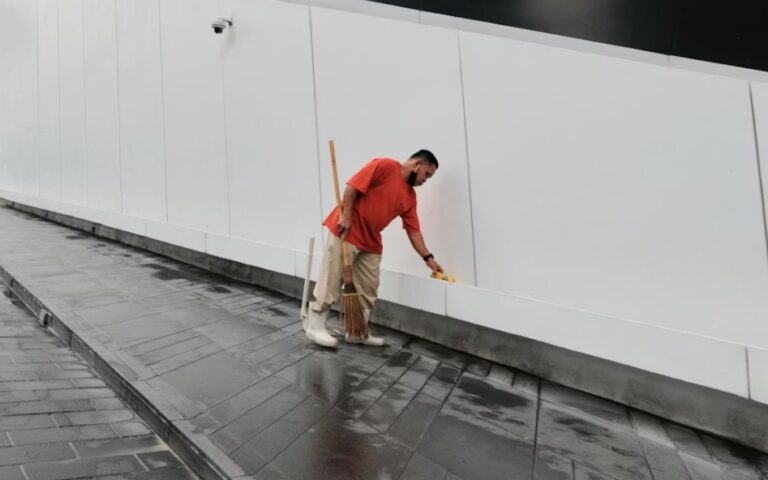 How to Maintain a Clean Commercial Property Throughout the Seasons ...