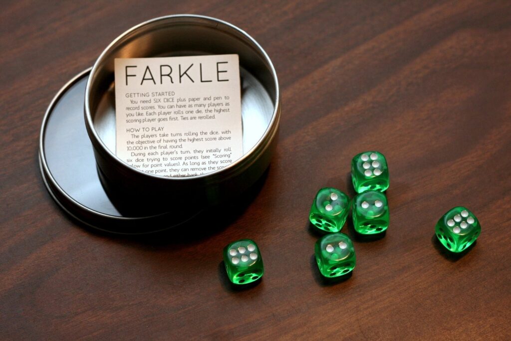 How To Play Farkle Dice Game – Rules For Beginners - KiwiBox