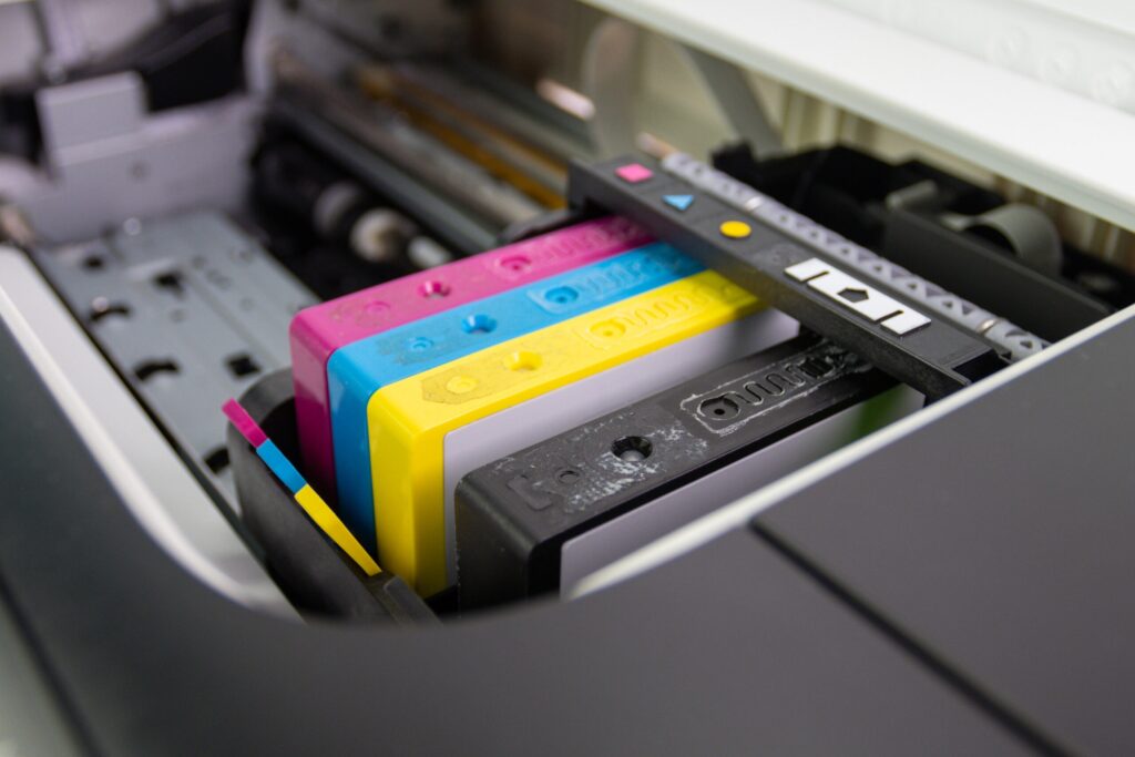 How to Prevent Ink Spills When Replacing Printer Cartridges - KiwiBox